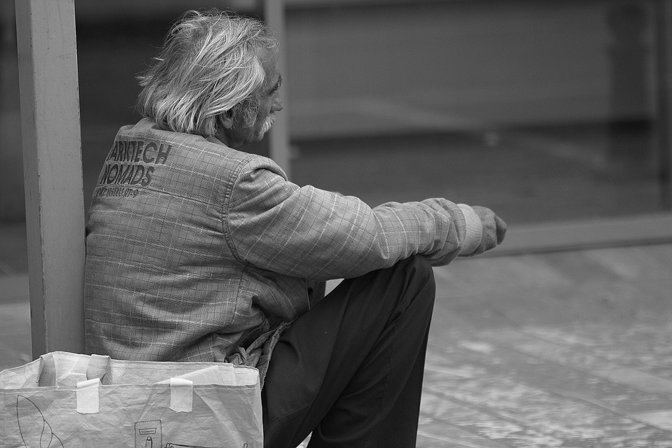 “Fragile” Police Officer Avoids Prosecution After Bashing Homeless Men