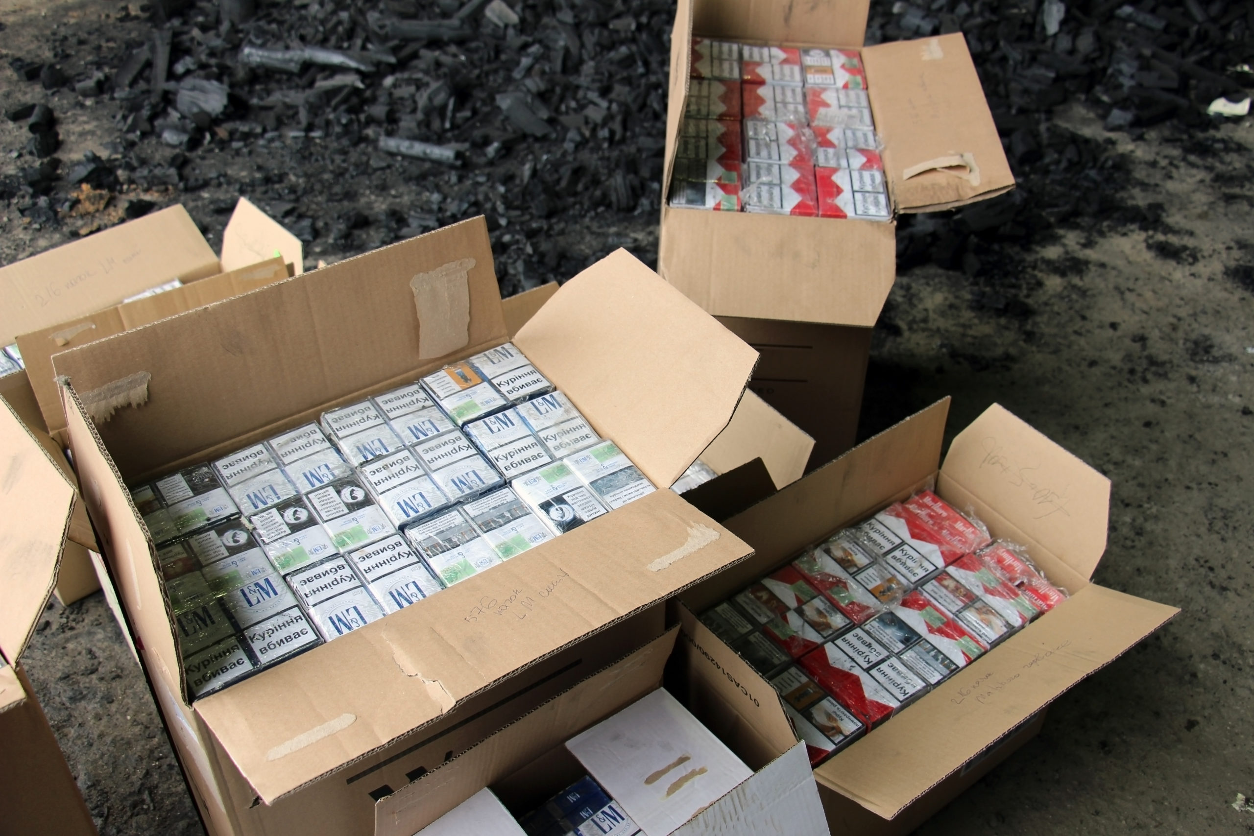 Court Reduces Sentence for Customs Officer Turned Tobacco Smuggler