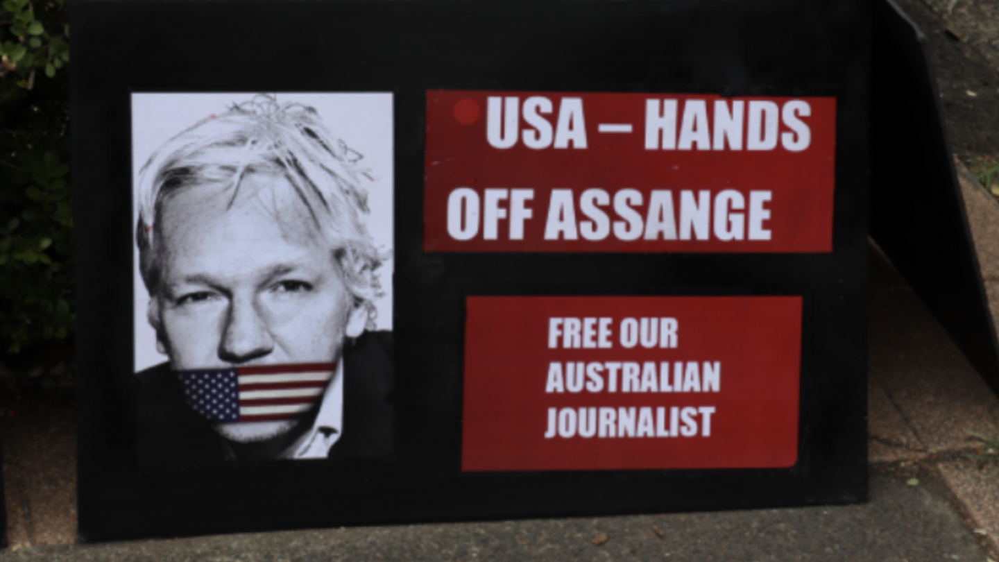 Political Voices Unite Against Four-Year-Long Detention of Assange
