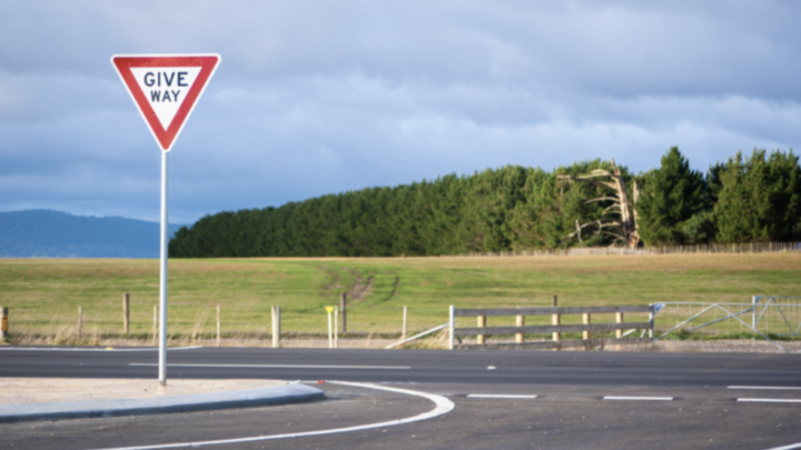 Which Driver Has To Give Way on NSW Roads? Know The Rules!
